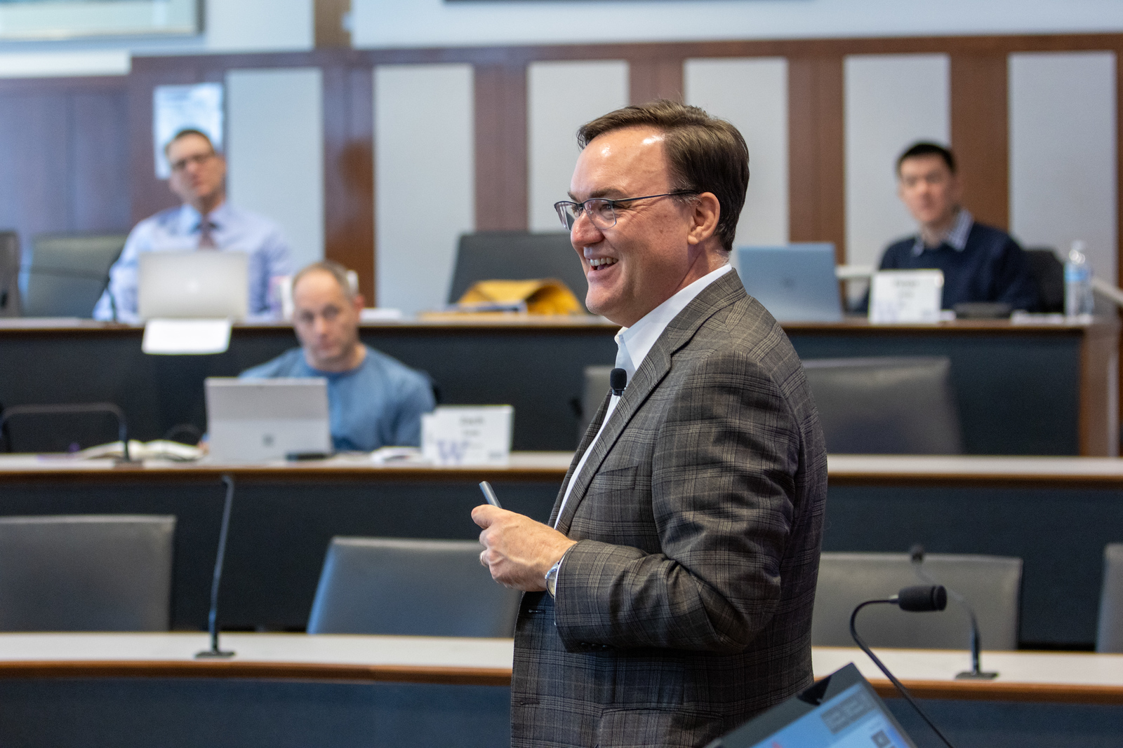 Why Do We (Sometimes) Resent Help at Work? | Foster School of Business